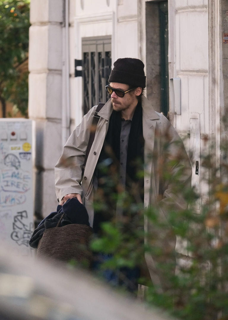 Harry Styles Can’t Stop Wearing This Flawless Trench Coat