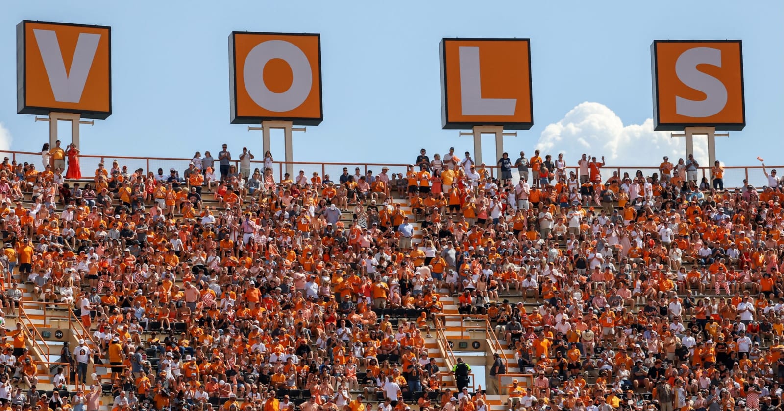 Tennessee defensive tackle Jamal Wallace to enter transfer portal