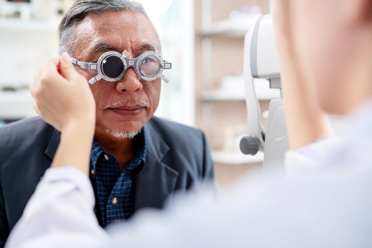 What are the early signs of cataracts? Eye surgeon reveals symptoms go ...