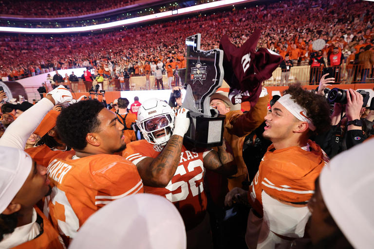 Texas, the ACC among Week 14 college football winners and losers