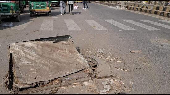 Open sewage pit near Gurugram bus stand sparks safety alarm among commuters