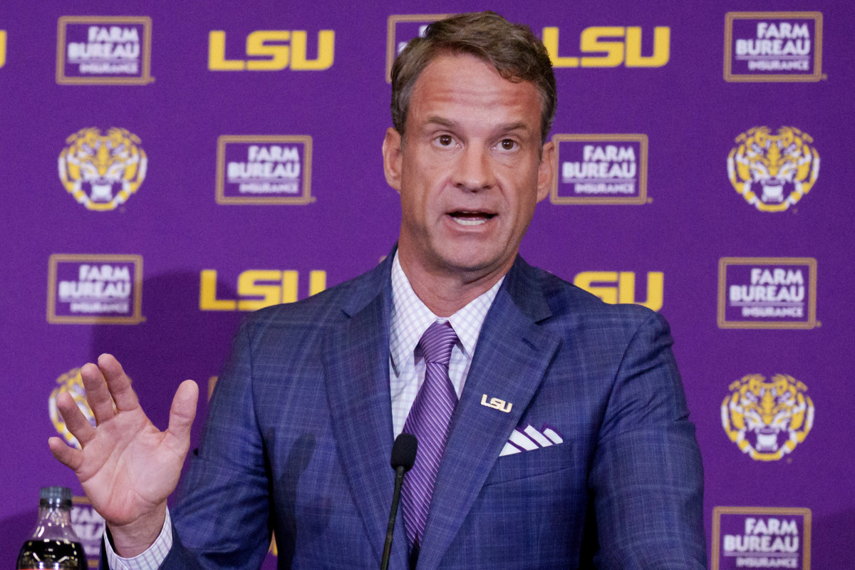 Lane Kiffin, LSU dealt untimely news on Sunday