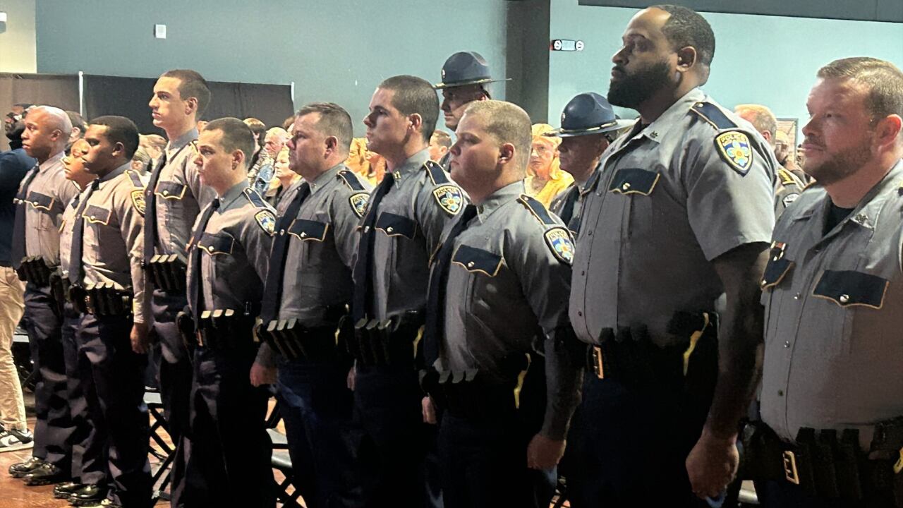 Nearly a dozen new officers join Baton Rouge Police Department