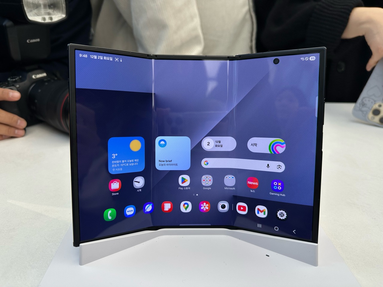 Samsung’s Next Salvo Against Apple: A Triple-Folding Smartphone