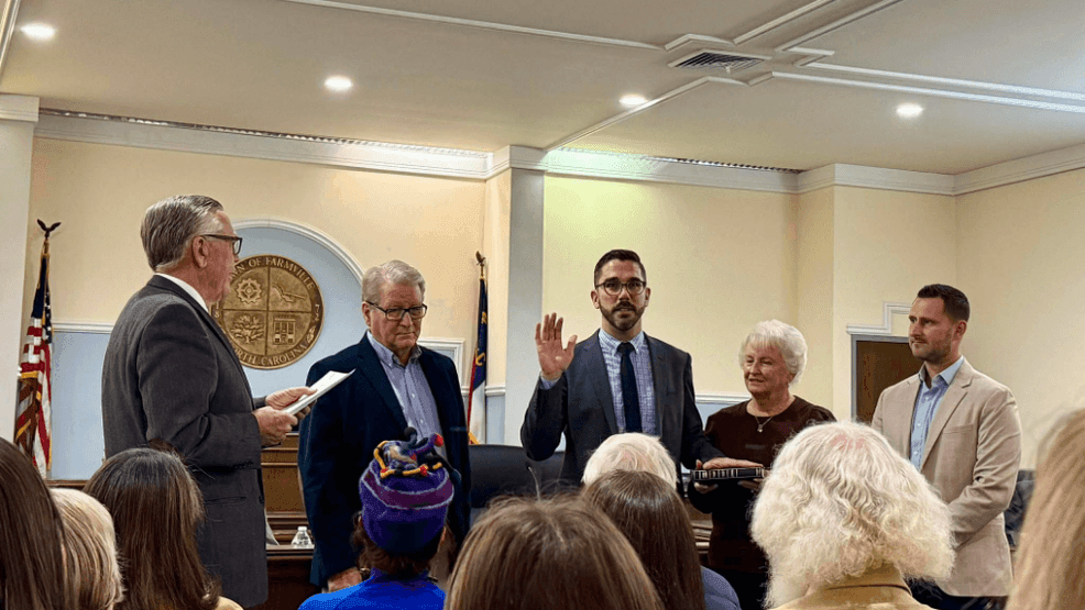 Alex Joyner sworn in as Town of Farmville Mayor