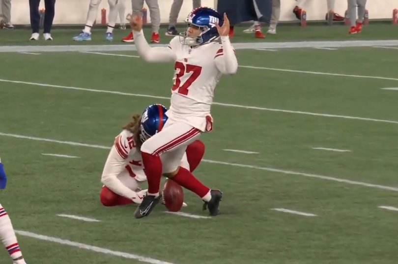 Giants kicker fails to connect with ball on 'never seen before' field ...