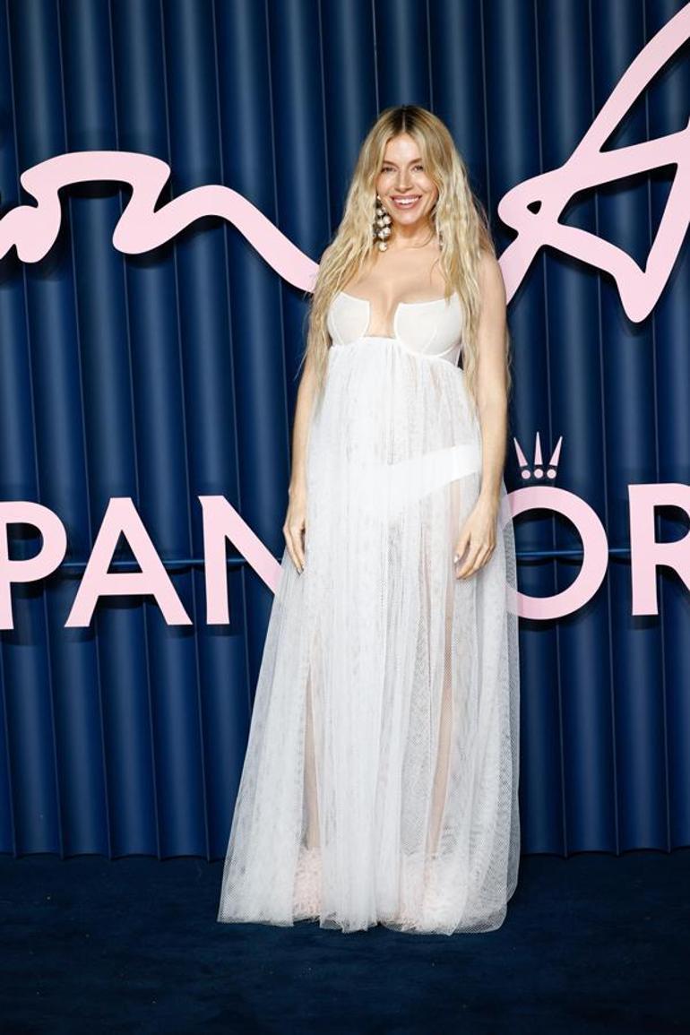 İki ünlü isim, tek ödül töreni... Hamile olduklarını kırmızı halıda ...