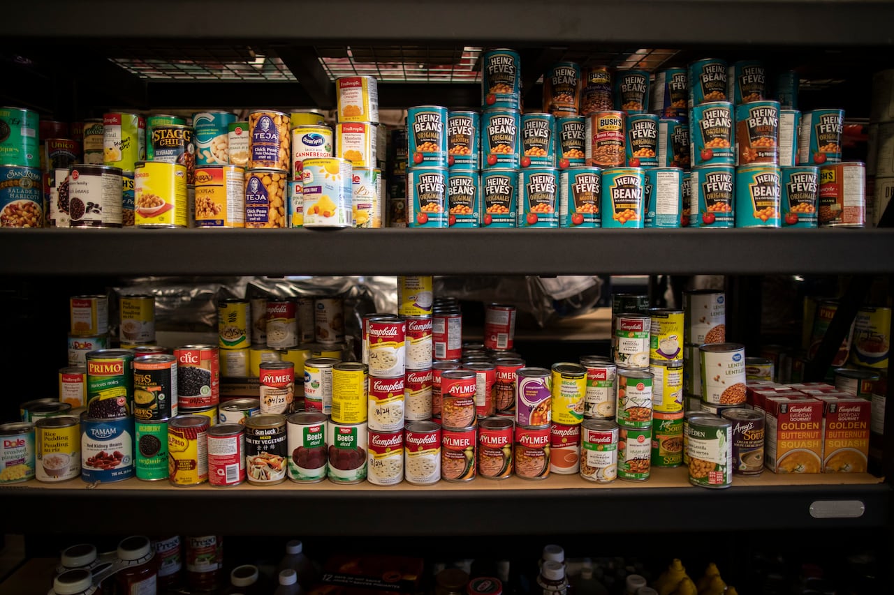 Canadians still worried about economy, remain cautious about spending