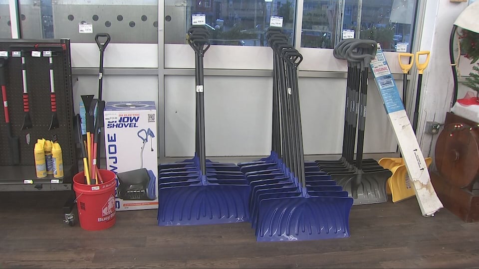 Pittsburgh residents make last-minute preparations as first significant ...