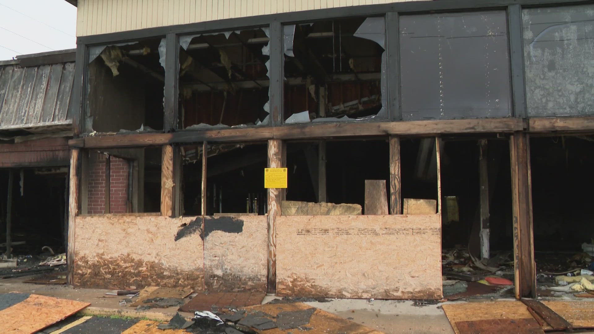 Houston restaurant owner urges city to tear down fire-damaged, nuisance ...