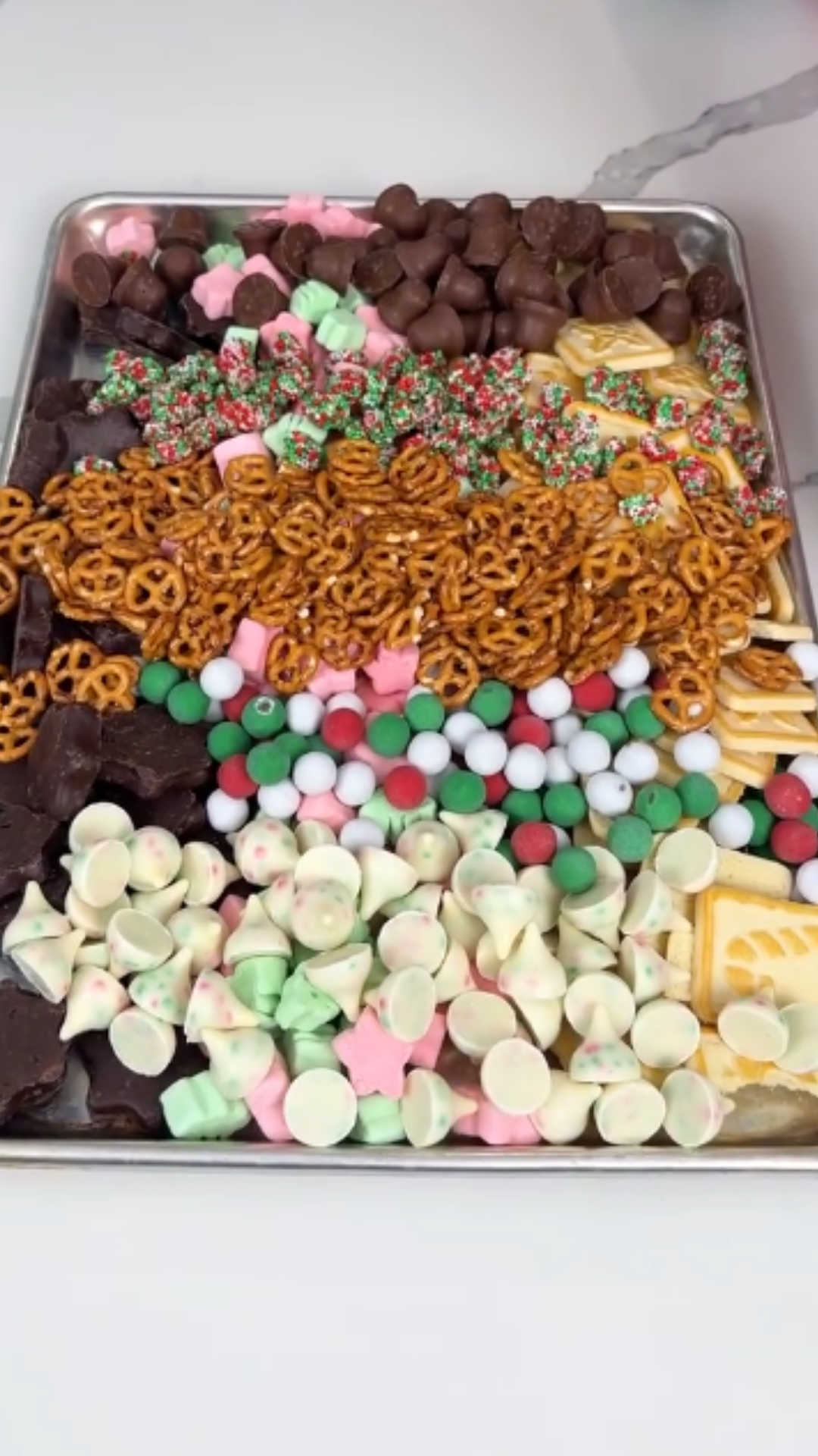 Easy Holiday Snack Mix You’ll Absolutely Love!