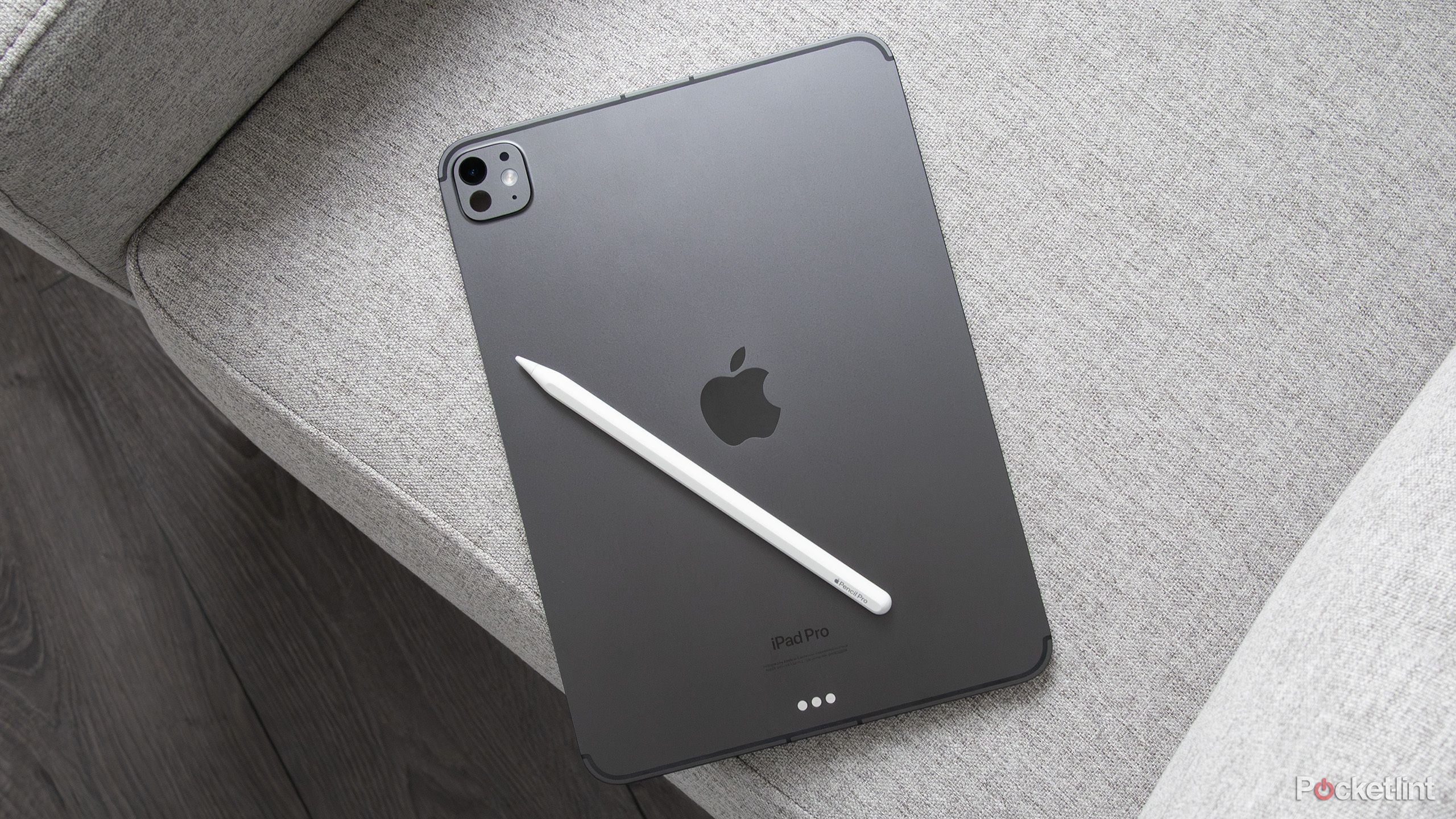 4 must-have devices I'll never go on a long flight without