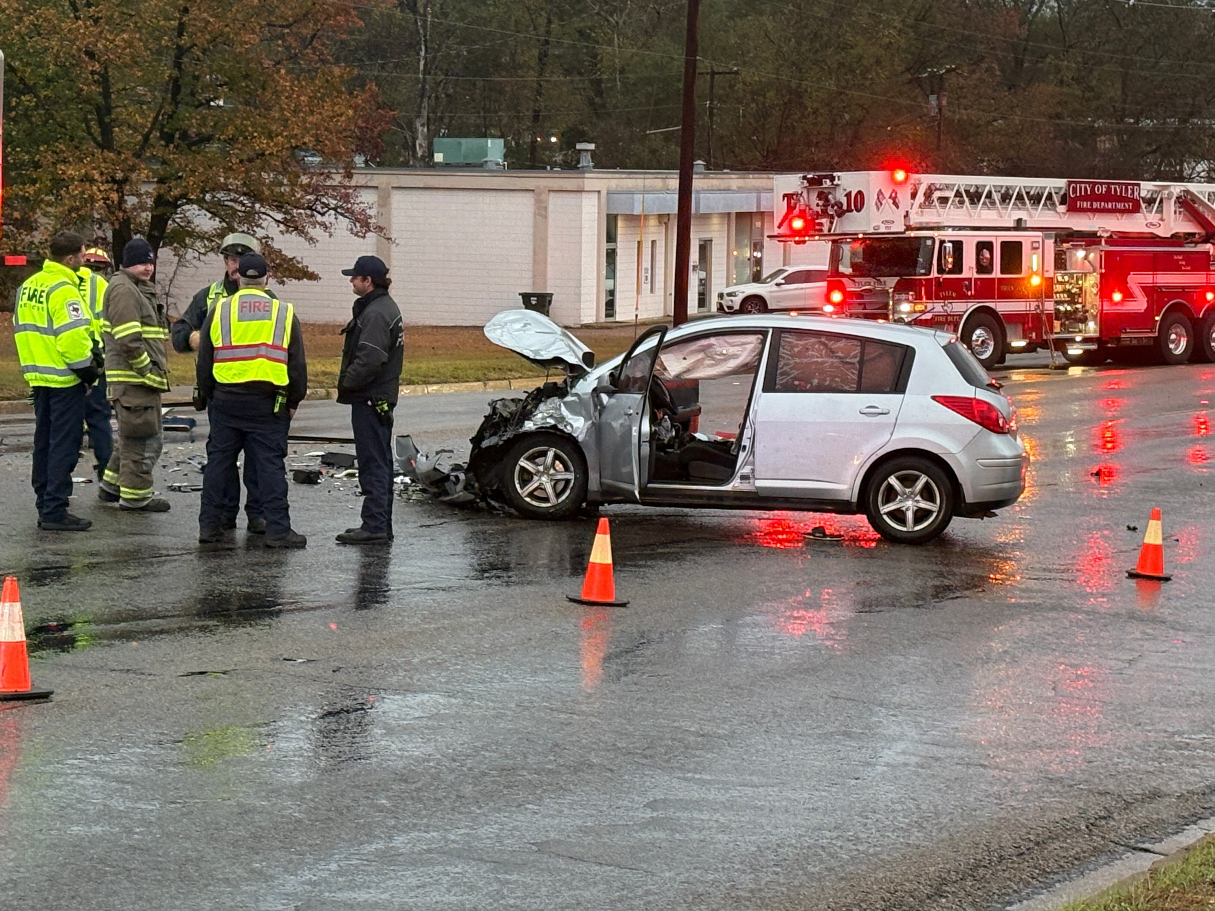 Tyler wreck shuts down E. Front Street lanes near S. Porter Avenue