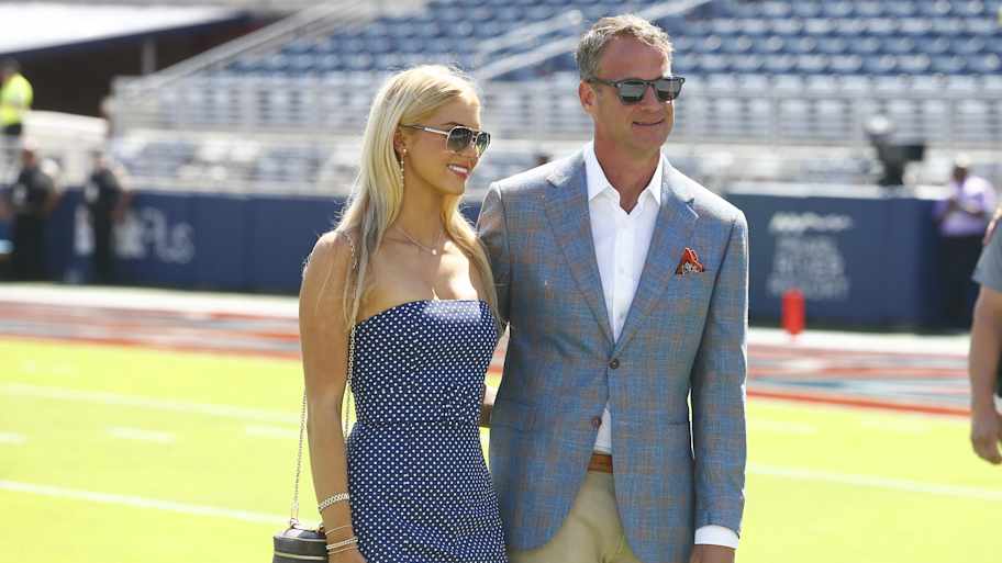 Lane Kiffin’s daughter Landry takes shot at angry Ole Miss fans as dad ...