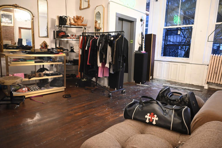 $1M worth of merchandise stolen in less than 5 minutes from luxury ...
