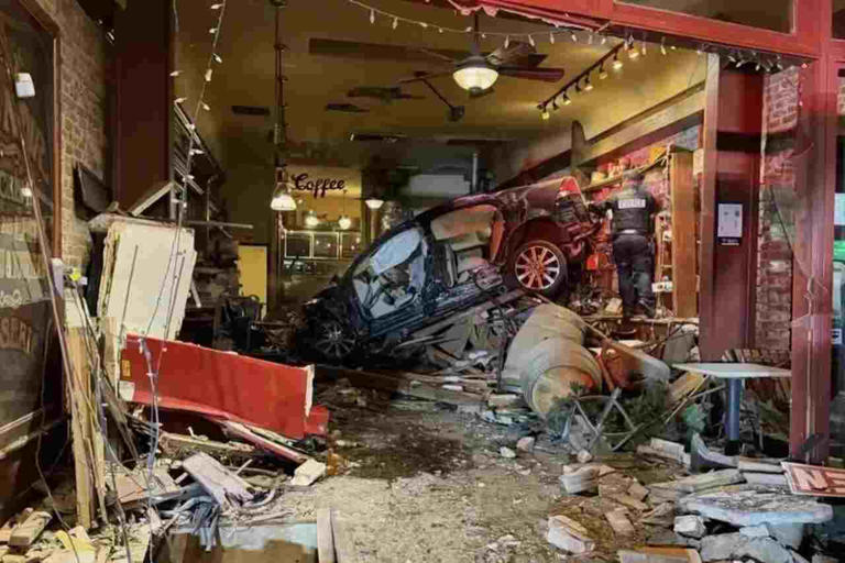 90-jähriger Fahrer zerstört Café nach Hochgeschwindigkeitsunfall