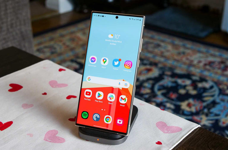 OneUI 8.5 code says the Galaxy S26 will get a big wireless charging upgrade