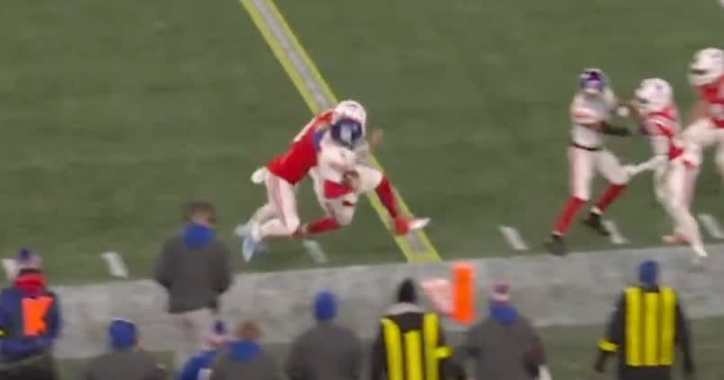 Jaxson Dart takes big hit on QB run, starts off massive fight between ...