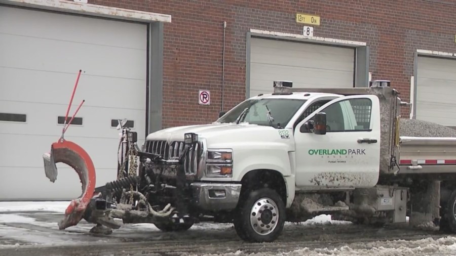 Overland Park, Kansas City prepare streets for winter storm