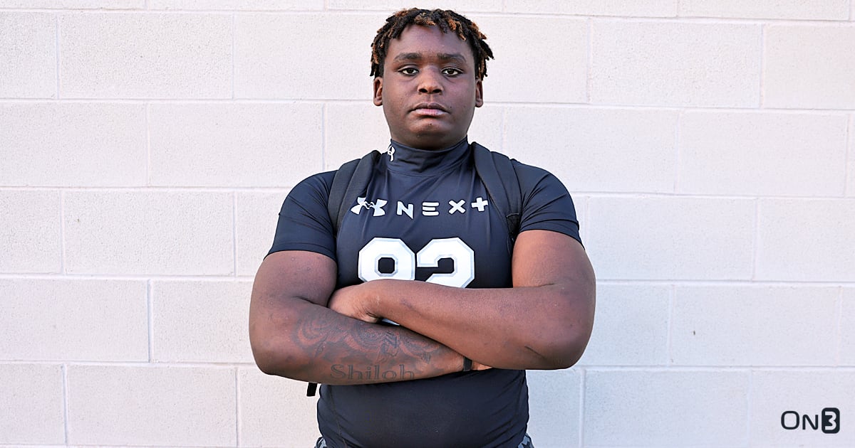 2026 DL Anthony Kennedy commits to Arkansas