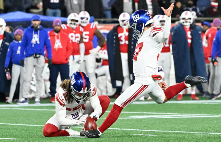 Giants kicker Younghoe Koo botches field goal attempt in extraordinary ...