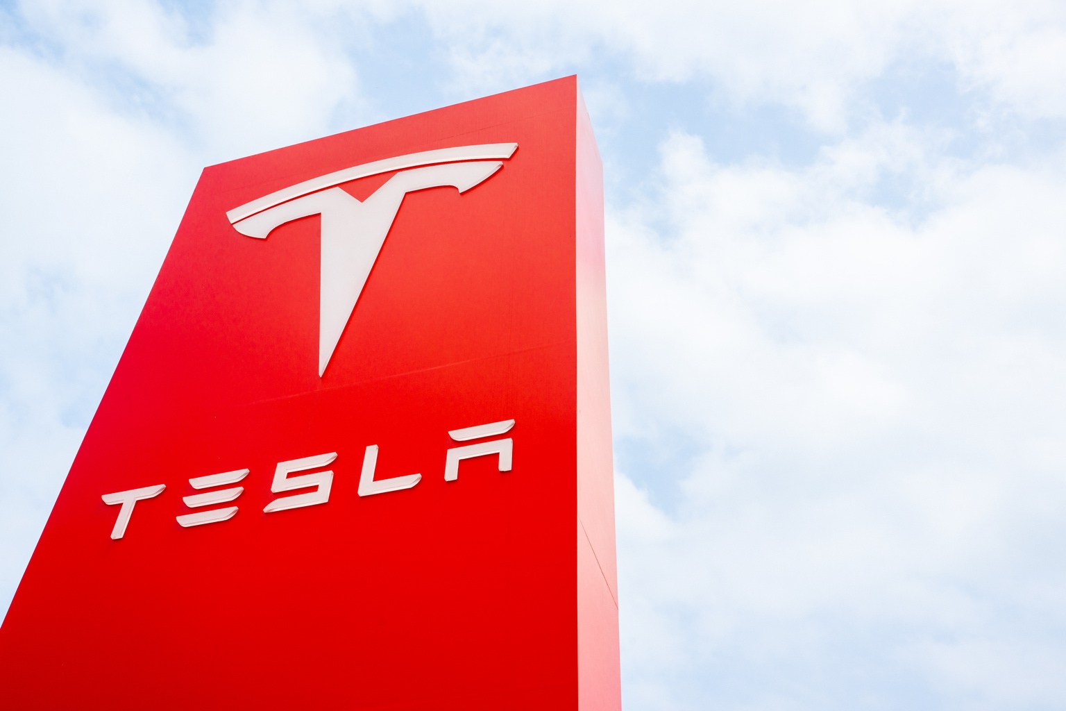 Michael Burry: Tesla's market cap is ridiculously overvalued