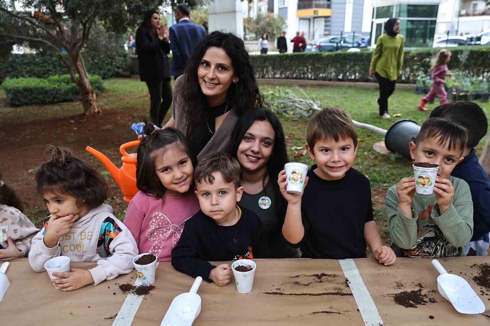 Minikler "Bir Saksı Bir Umut" projesiyle toprakla buluştu