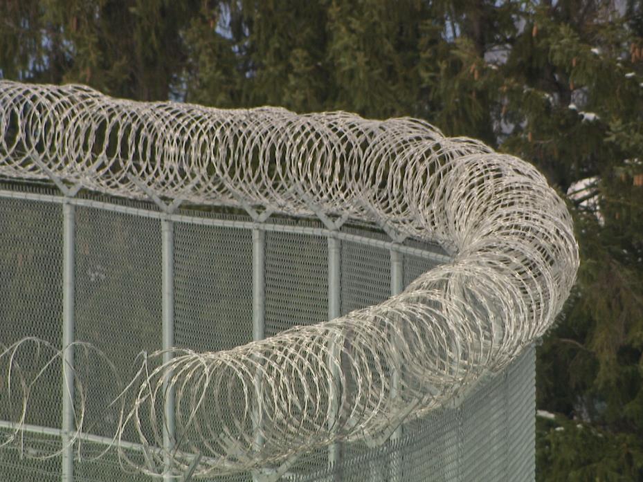 Entre les murs de la prison, l’enfer des agents correctionnels