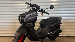 Yamaha Zuma 125 2025 Resmi Meluncur: Skuter Praktis dengan Efisiensi ...