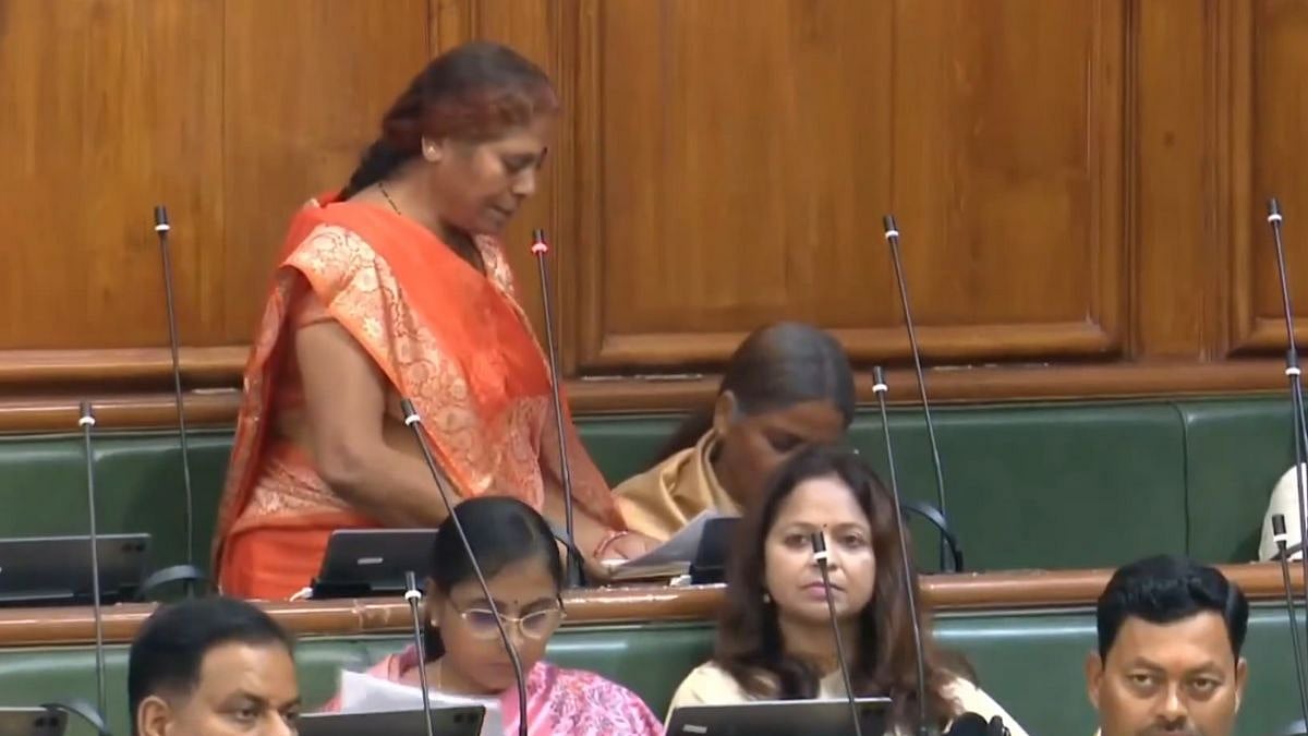 Bihar Assembly 1st Session: JD(U)'s Newly Elected MLA Vibha Devi Struggles To Read Oath; Video Viral