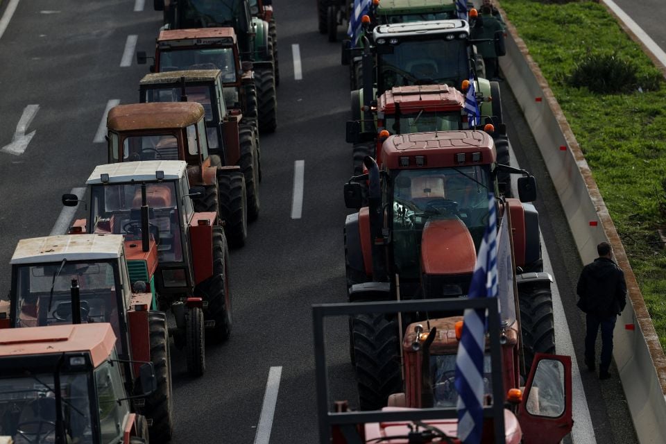 Αγρότες: Πρωτοχρονιά στα μπλόκα – Ποιοι δρόμοι κλείνουν