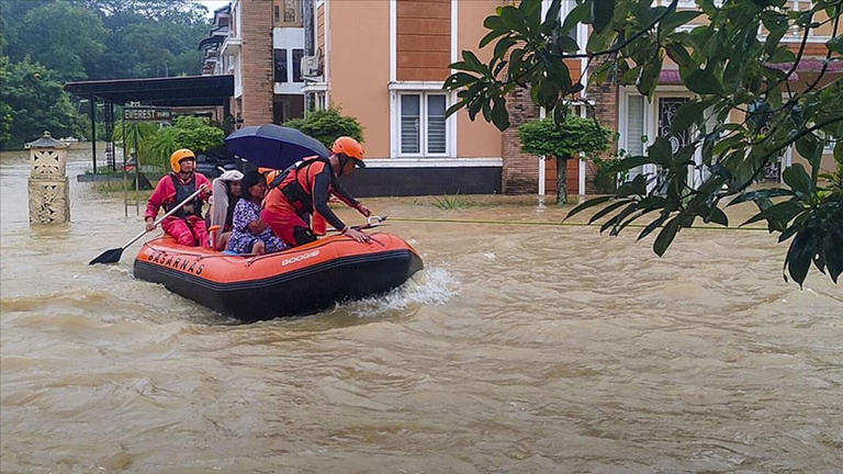 Güneydoğu Asya ülkelerinde şiddetli yağışların yol açtığı afetler 1200 ...