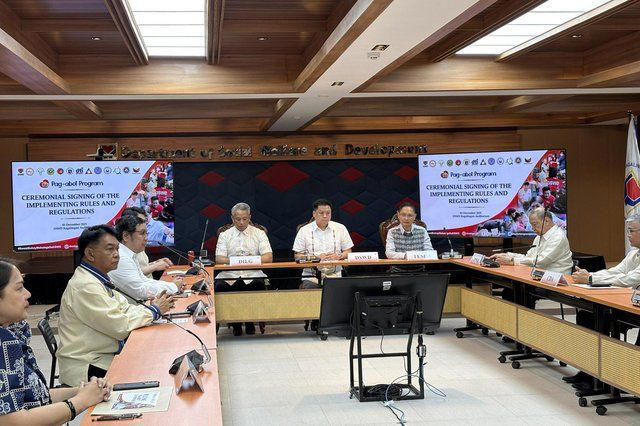 DSWD, other agencies sign IRR for Pag-abot Program