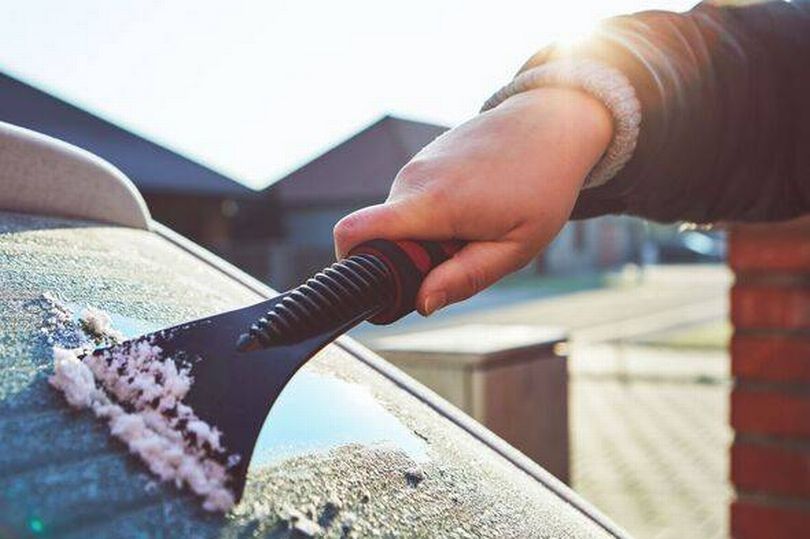 AA-recommended easy windscreen defrost method