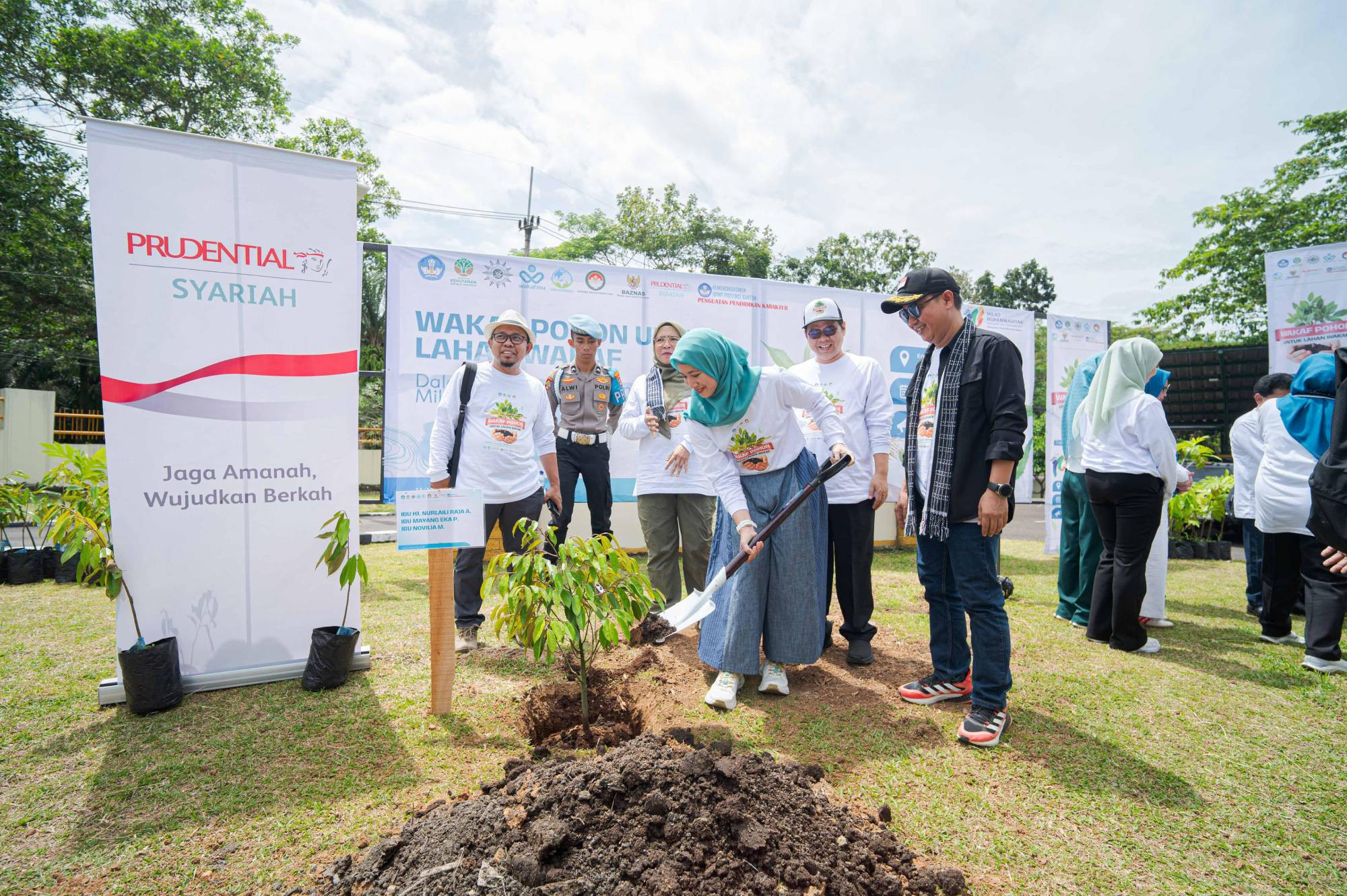 Prudential Syariah dan MPW PP Muhammadiyah Tanam 1.113 Pohon di Banten