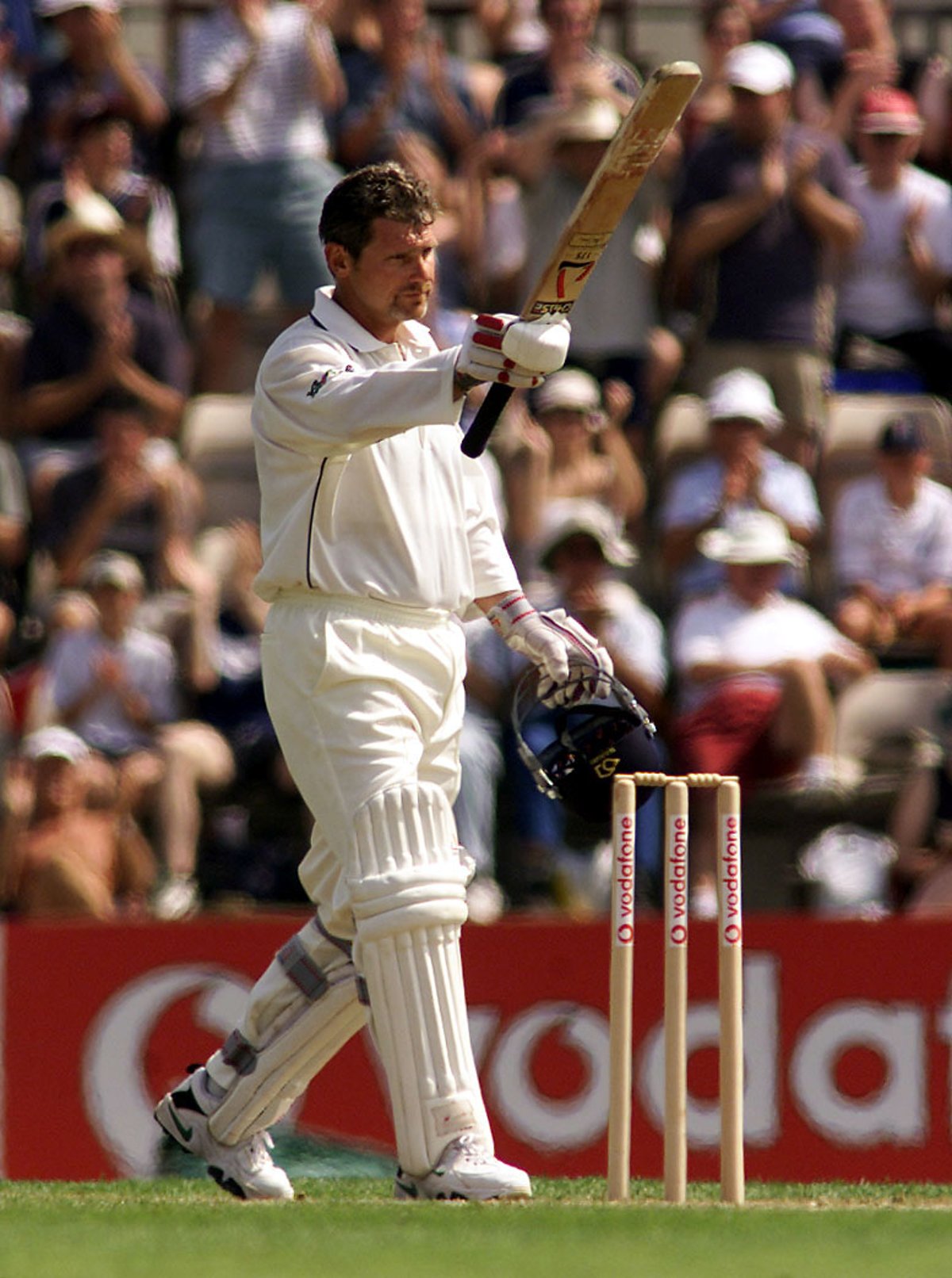 Robin Smith: Tributes paid to 'one of England’s most popular players'