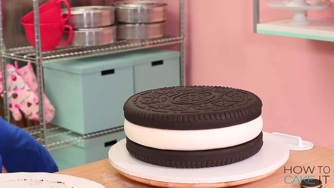 The Secret Ingredient That Makes This Cake Taste Exactly Like a Real OREO