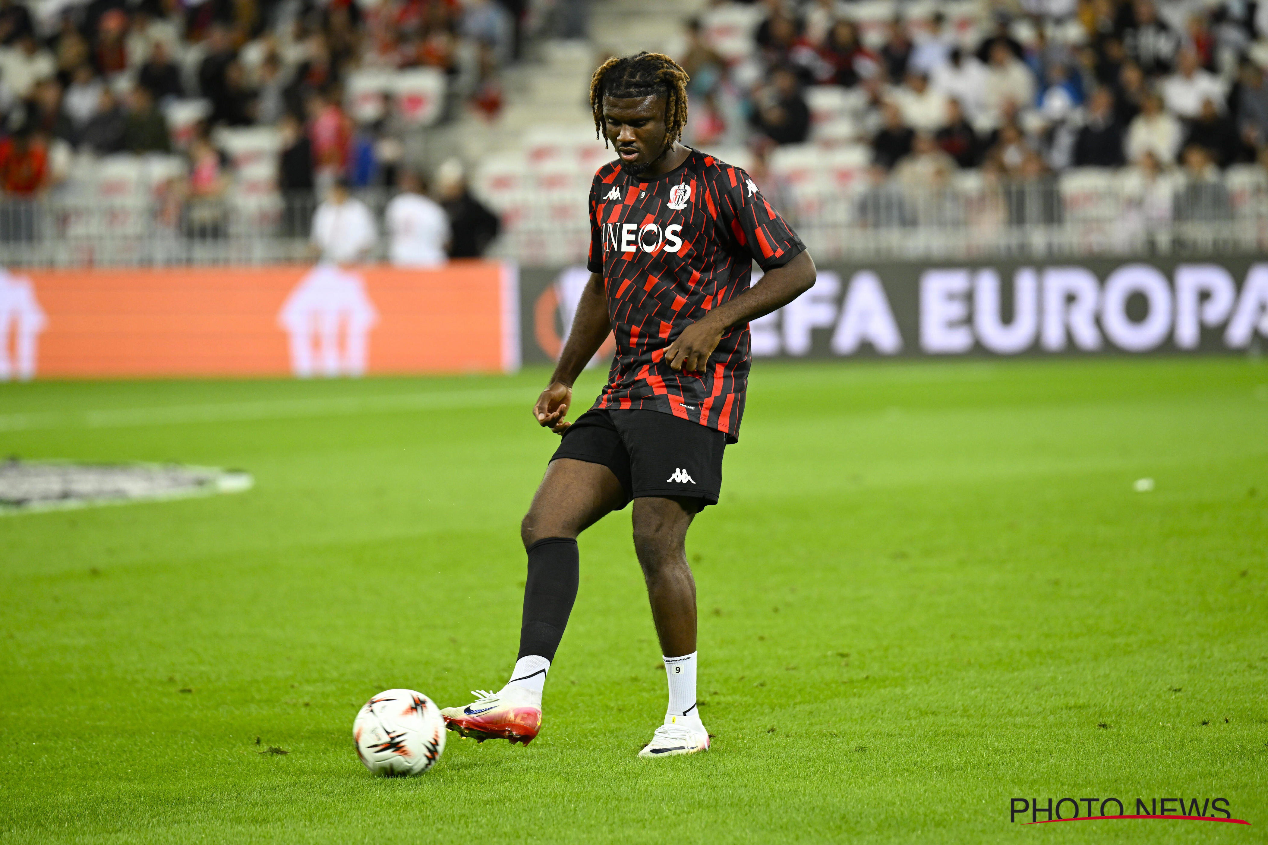 Crisis bij Nice bereikt dieptepunt: Ex-JPL spits krijgt klappen van ...