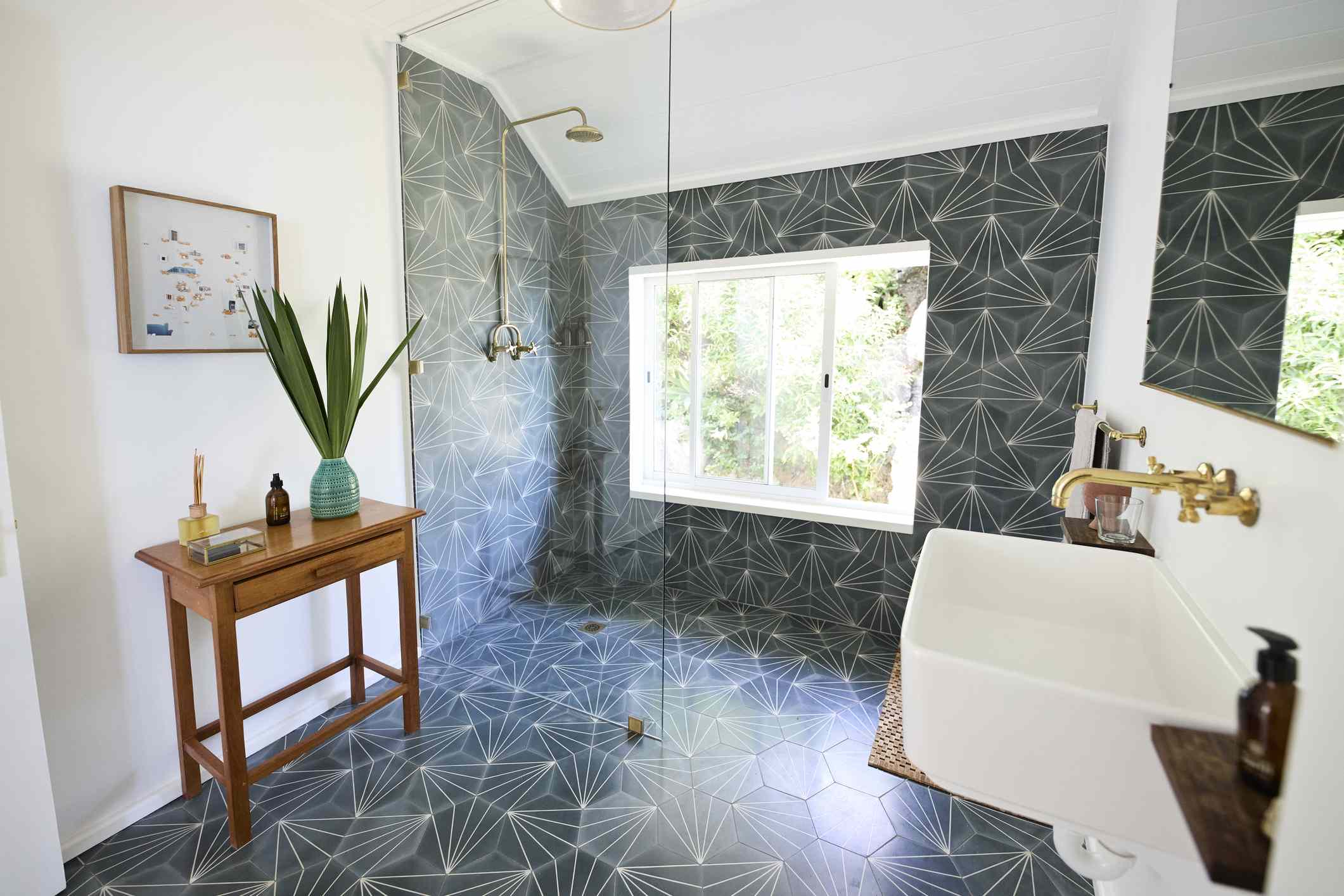 Real Estate Agents Agree: This Is the Bathroom Feature Buyers Want Most ...