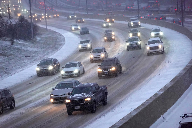 Illinois roads covered with ice, snow as freezing fog leads to ‘rapid ...