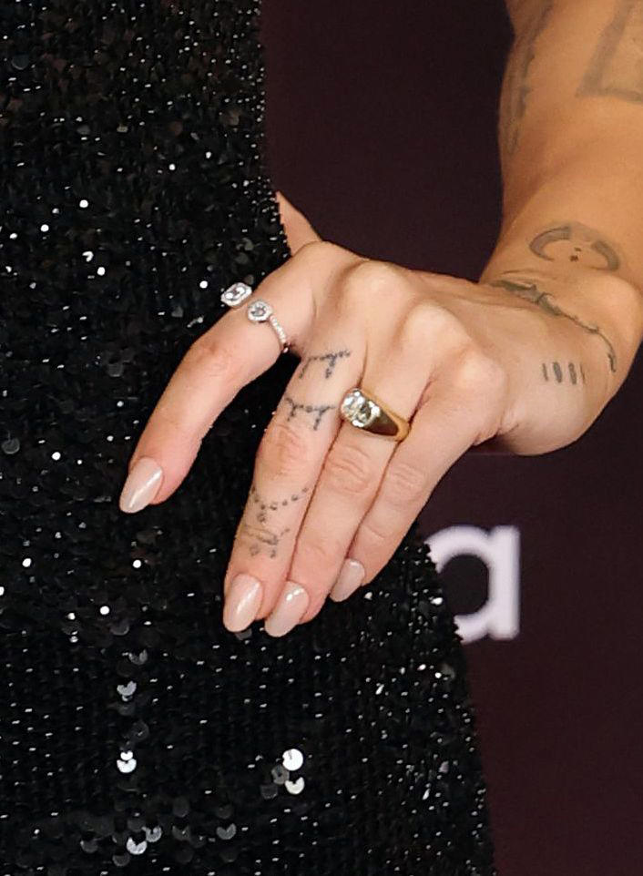 Miley Cyrus fuels engagement rumors with dazzling diamond ring in rare ...