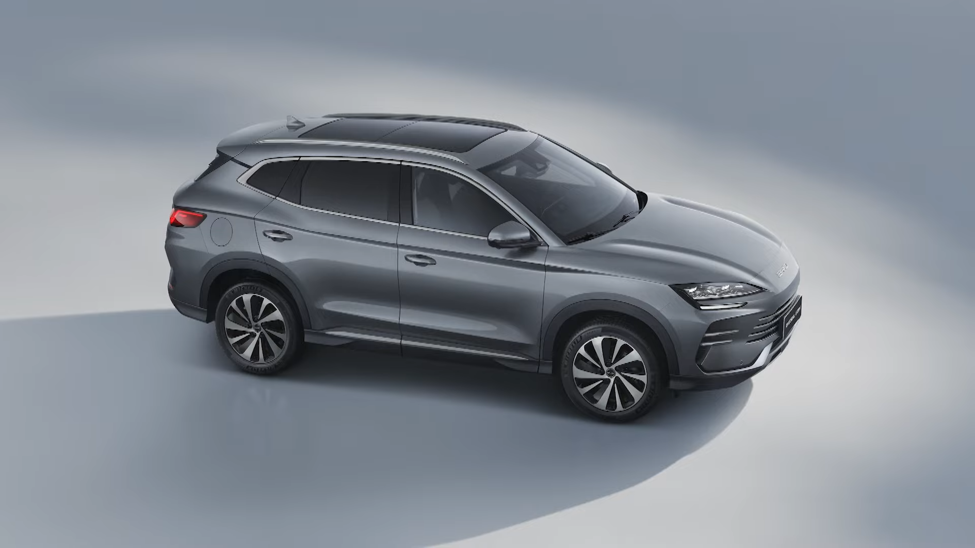 2025 BYD’s New Plug-In SUV Reviewed in 10 Minutes