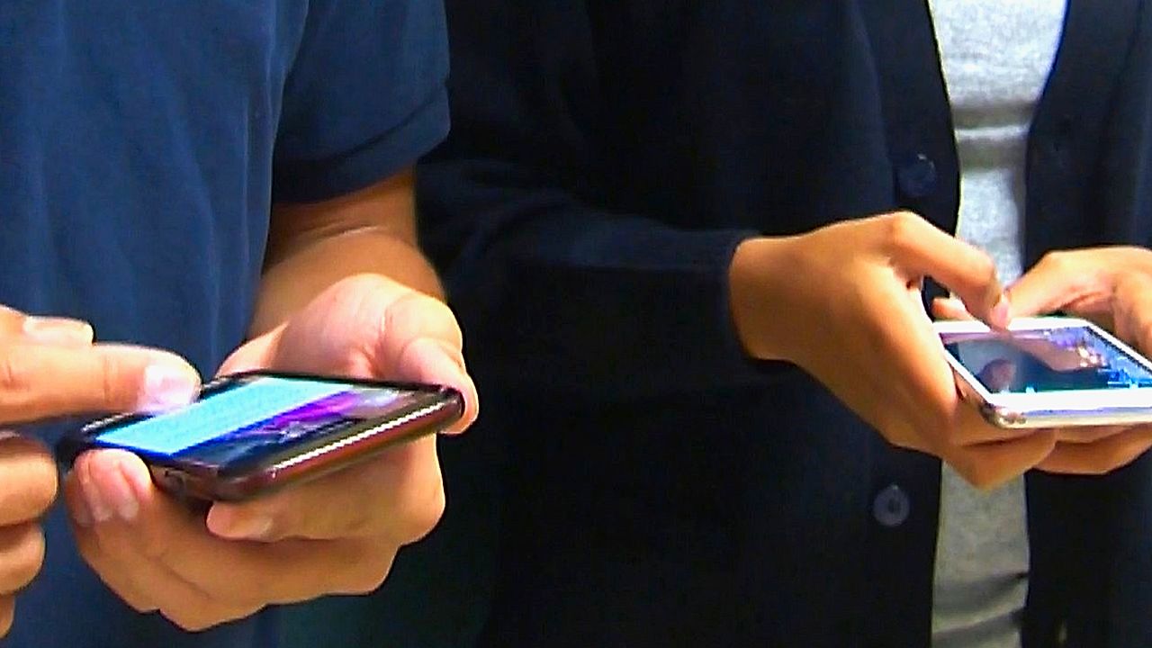 New study raises alarms as younger kids get smartphones