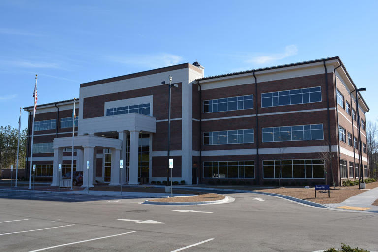 Power outage shuts down Onslow County Government Center