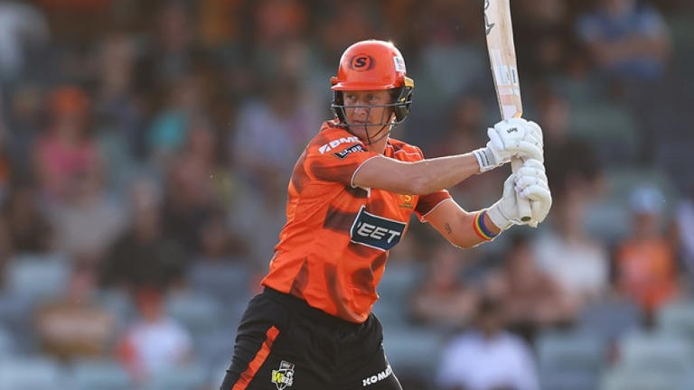 Devine's all-round masterclass gives Perth Scorchers comfortable win