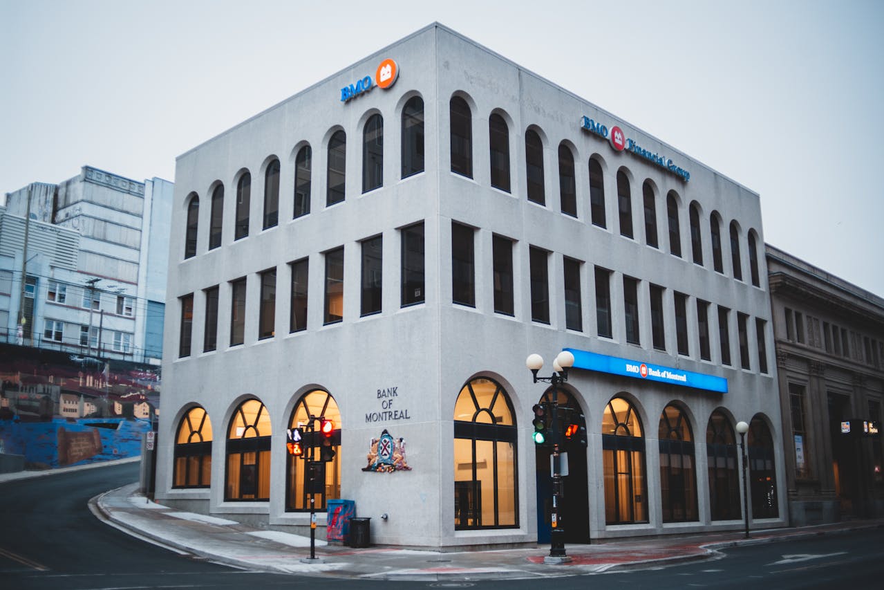 The 5 banks that will pay you $300+ just to switch