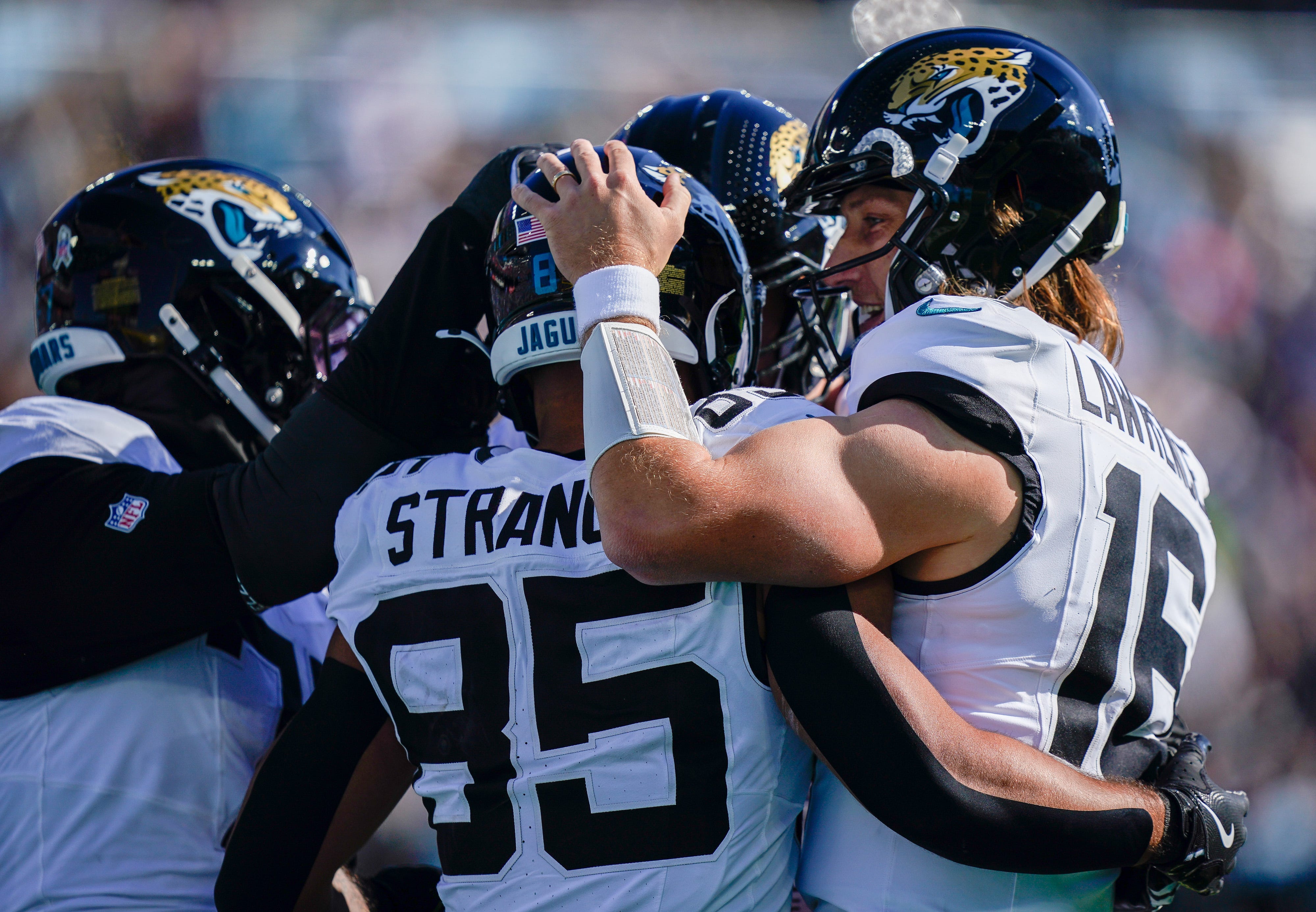 Who has advantage in Jaguars vs. Colts crucial Week 14 division game?