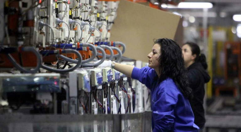 Istat, tasso di occupazione al 62,7%: è a livello record. Disoccupazione a ottobre cala al 6% ...