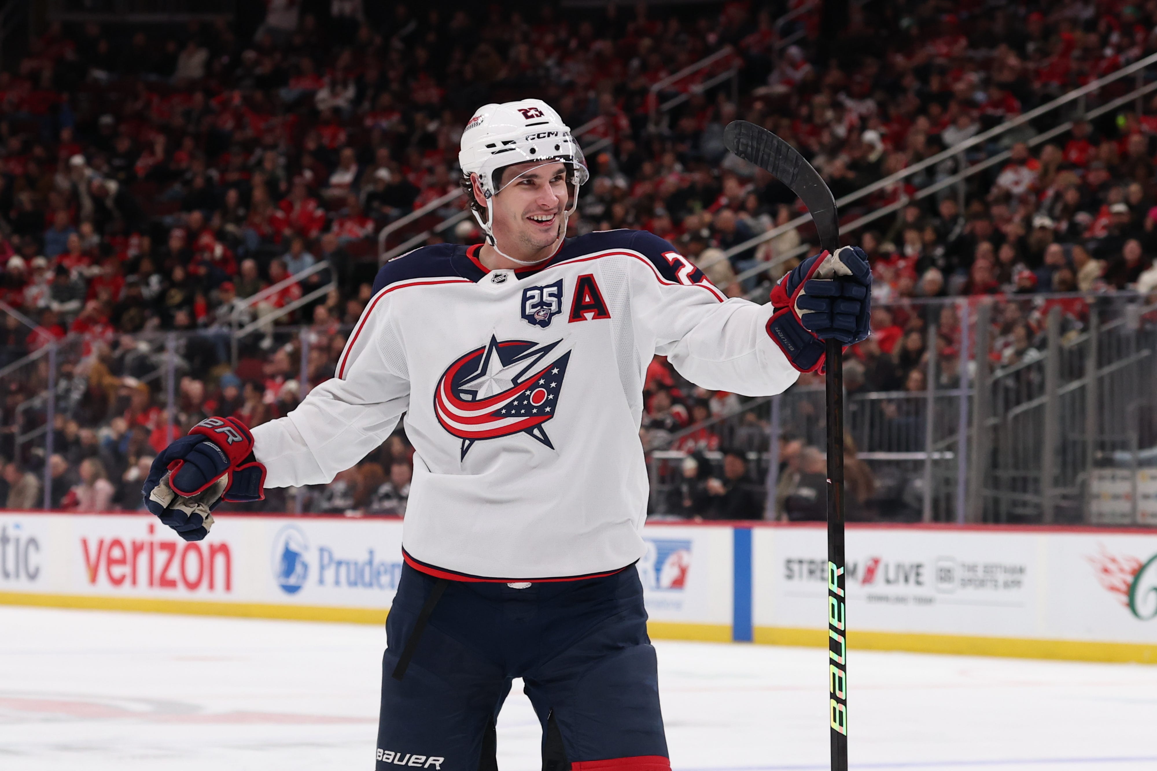 Sean Monahan exits Blue Jackets' win over Devils, doesn't return