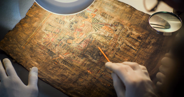 In Pompeii, scientists have deciphered a papyrus over 2,000 years old ...